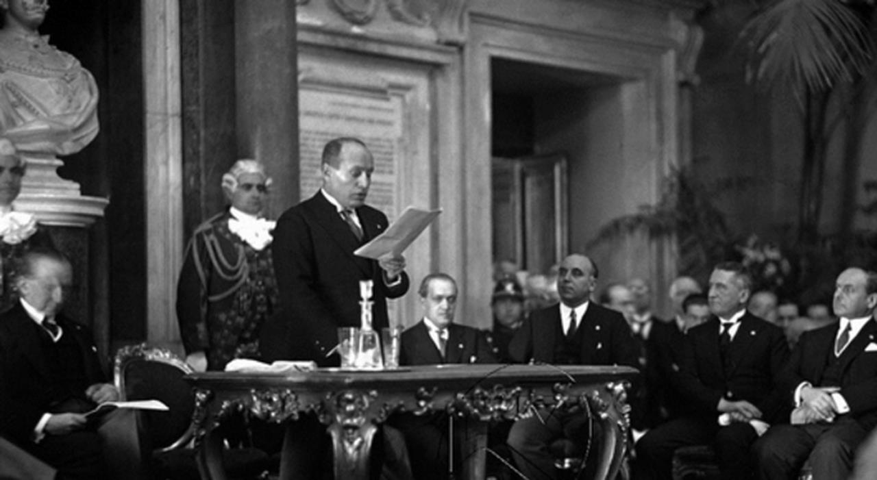 Mussolini, 100 anni fa nasceva la dittatura fascista: il discorso del ...