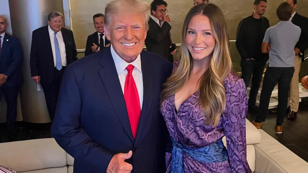 Margot Martin: veelbesproken knappe persvoorlichter van Donald Trump