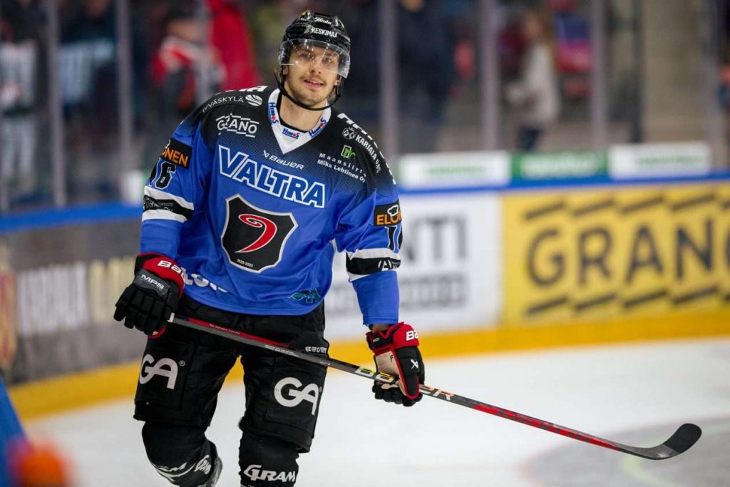 Rooli jäi pieneksi – maajoukkuepuolustajan Liiga-sopimus purettu!