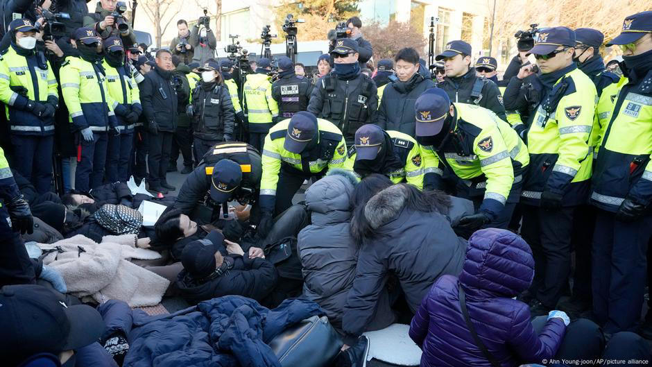 Cancelan arresto de Yoon por obstrucción de su servicio de seguridad Cancelan arresto de Yoon por obstrucción de su servicio de seguridad