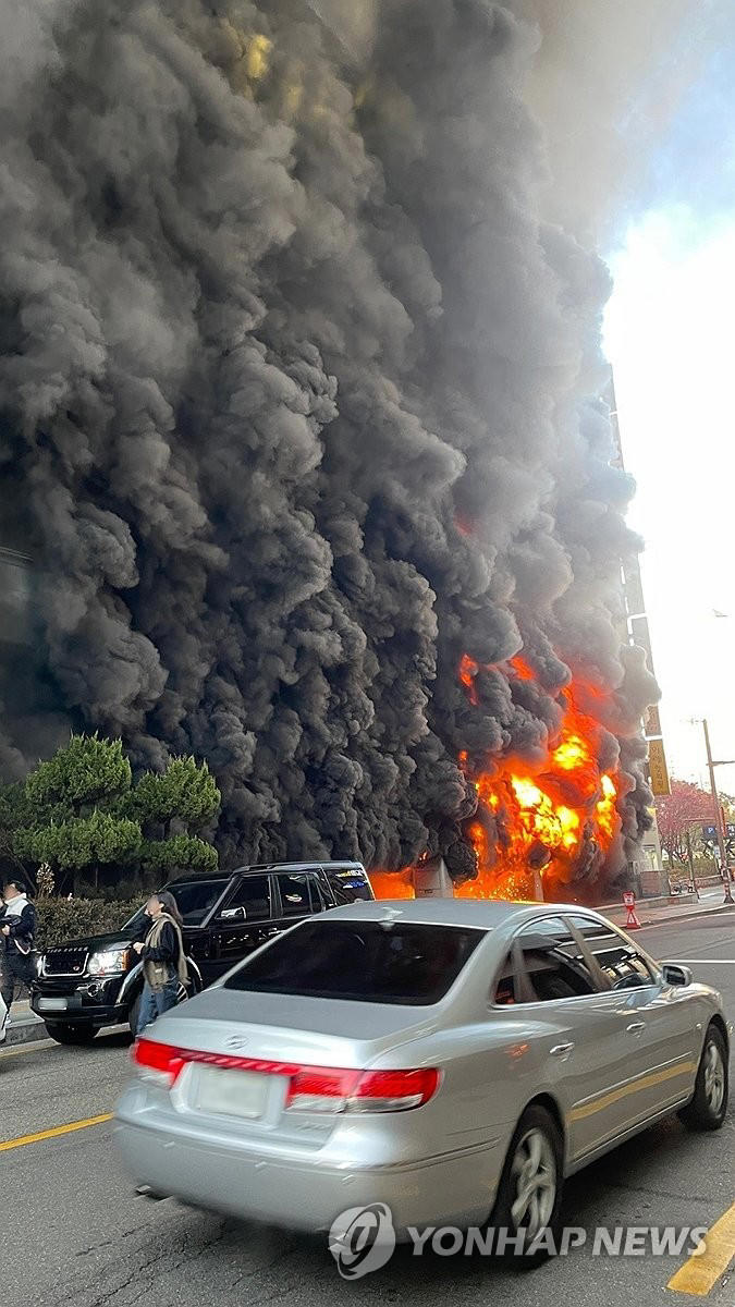 분당 BYC 복합상가 화재…310명 구조·대피, 중상자 없어(종합2보)