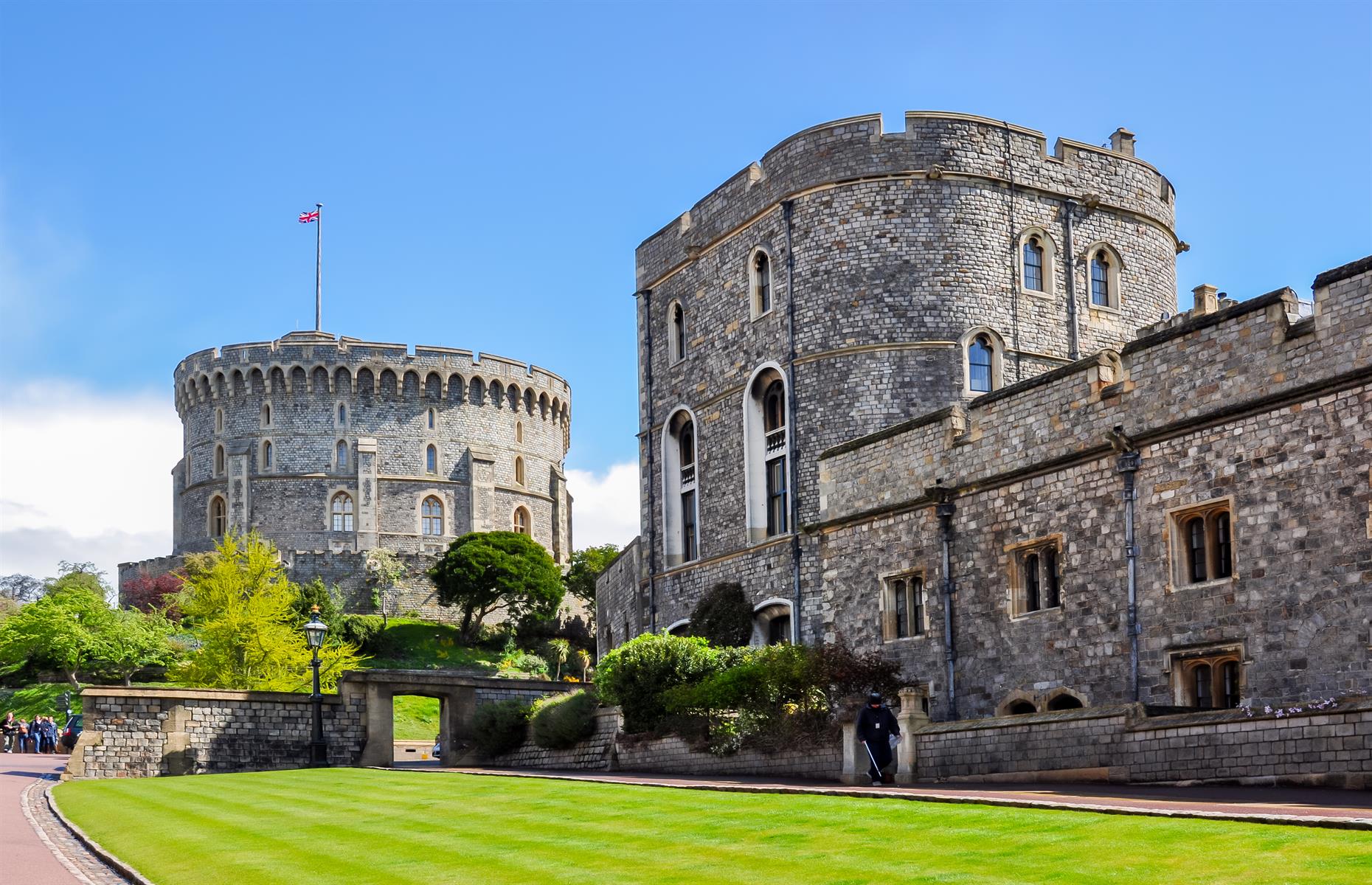 A look inside a royal castle with 1000 rooms of history and hidden ...