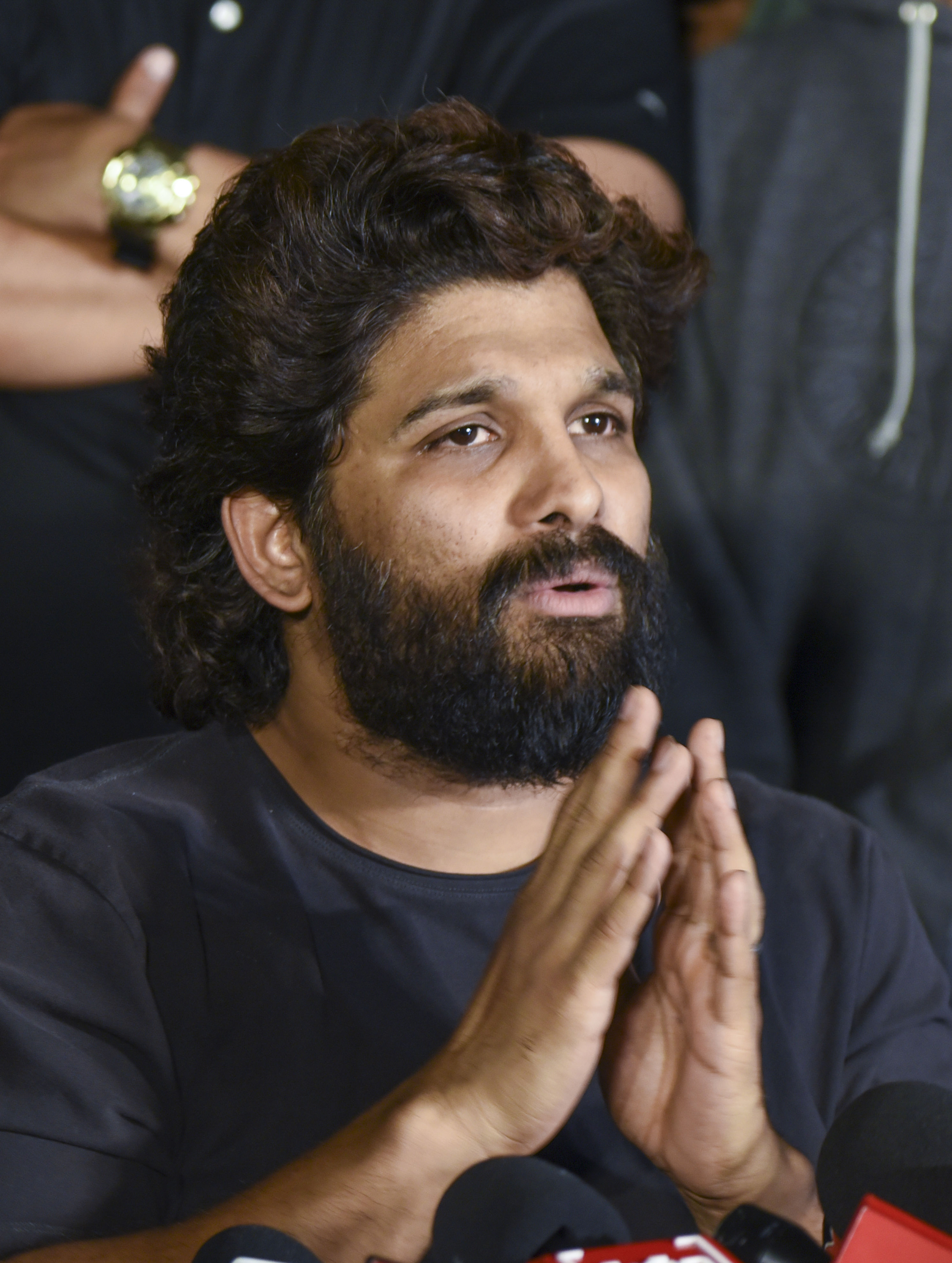 Theatre stampede case: Actor Allu Arjun completes formalities in court ...