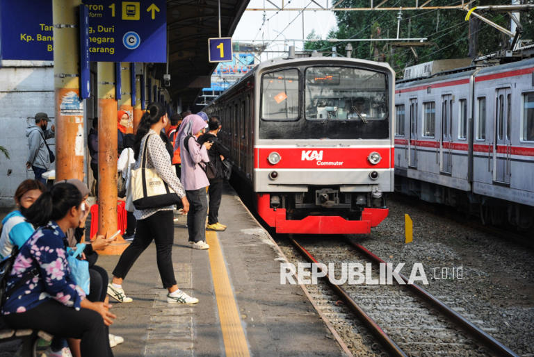 KAI Commuter Kembali Terima Kedatangan Dua Trainset KRL dari China