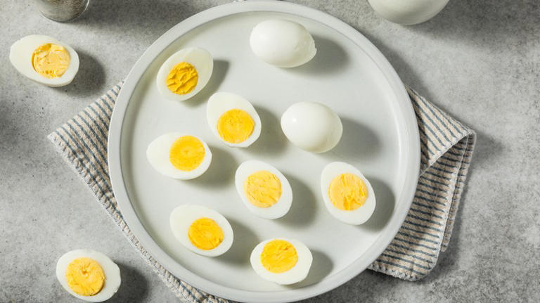 Here's How To Peel Hard-Boiled Eggs Like Gordon Ramsay