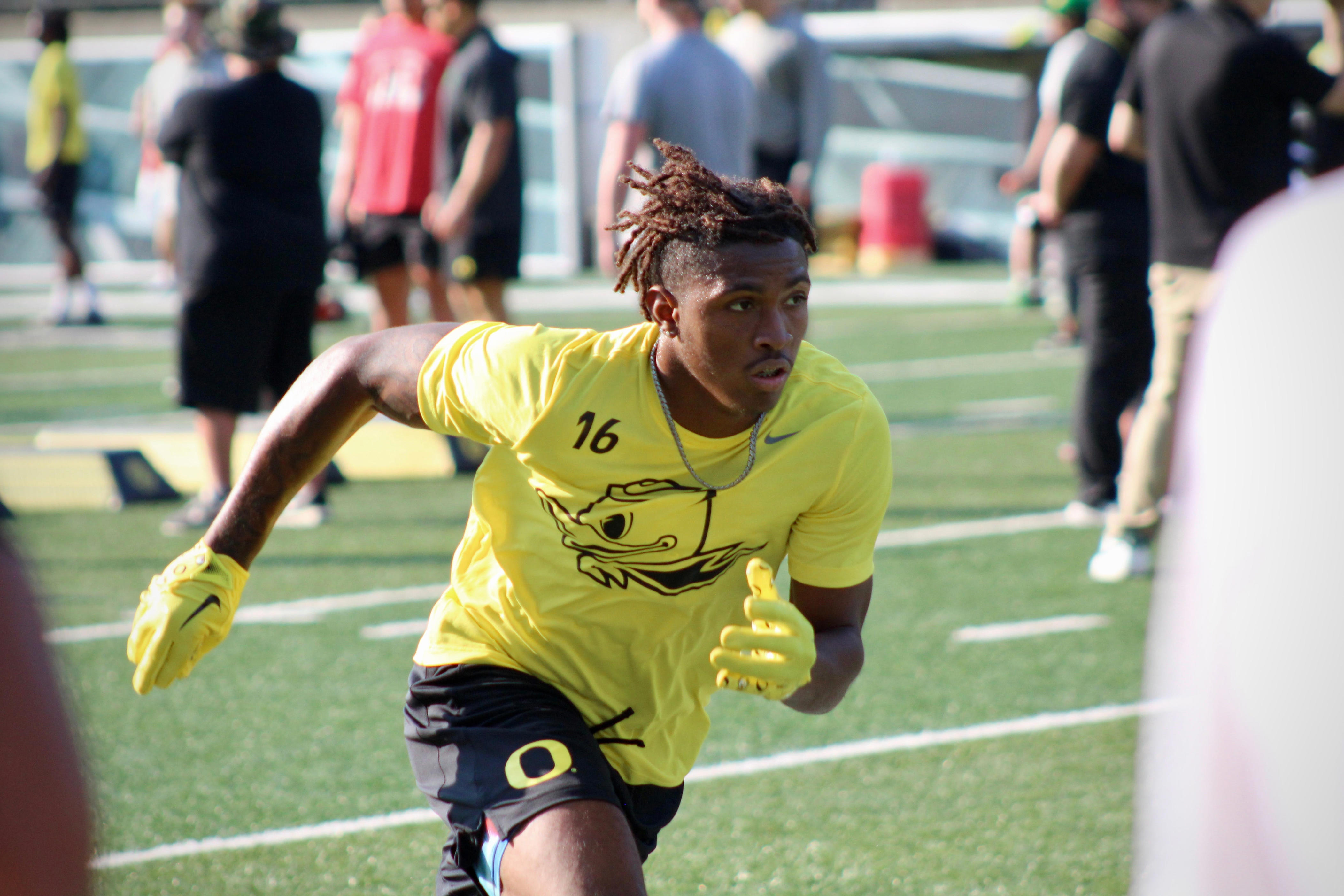 Oregon 5-star WR Dakorien Moore announces jersey number with Ducks