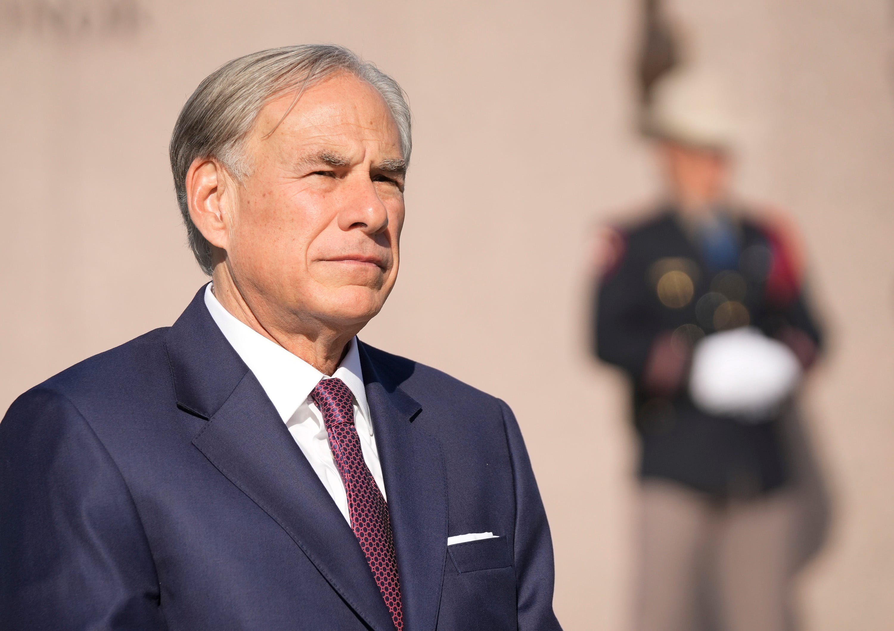 Gov. Greg Abbott orders all flags raised to "full-staff" in Texas for ...