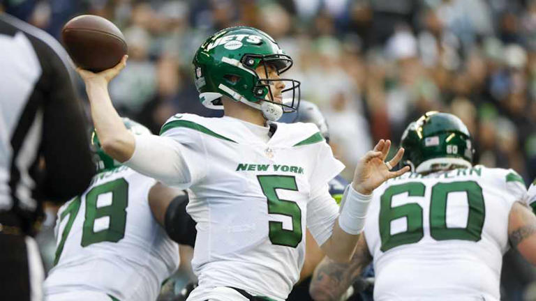 Bills sign former Jets' starting QB to 53-man roster for Sunday