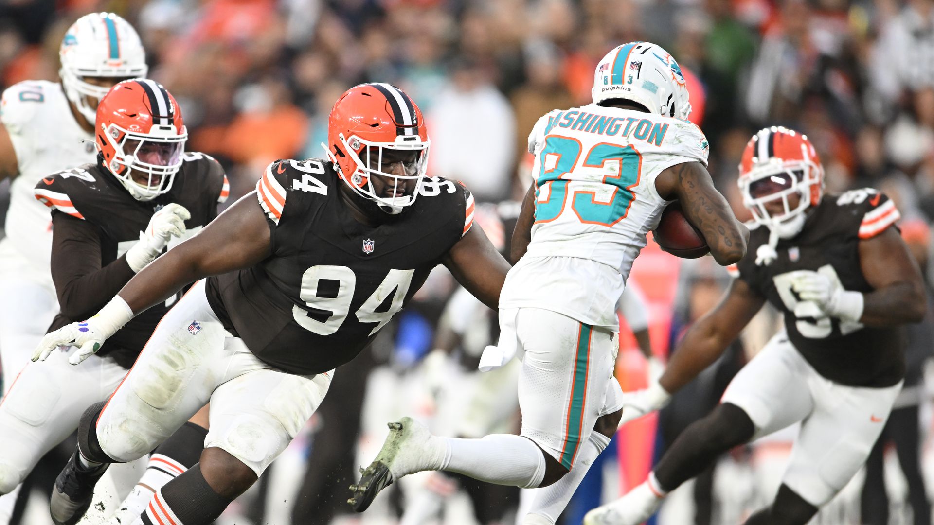 Browns roster: 6 moves, 2 elevations, another starter ruled out for Week 18