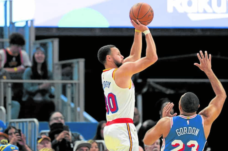 Curry goes 8-for-8 from three-point line and still finishes with twin-digit assists to become ...