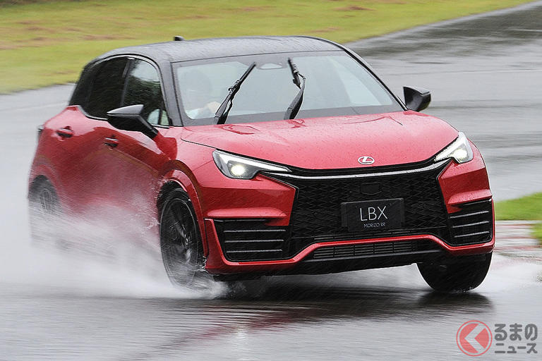 全長4.2mで6速MT！ レクサス「小さな高級車」に「304馬力のスポーツ仕様」登場！ 高性能「ターボ4WD」×上質インテリア採用！ 「LBX RR」は“現代版ホットハッチ”か？