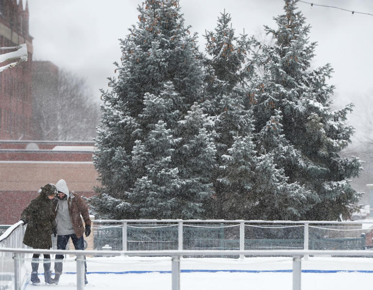 When do outdoor public ice skating rinks open in Greater Akron? ⛸️ ️