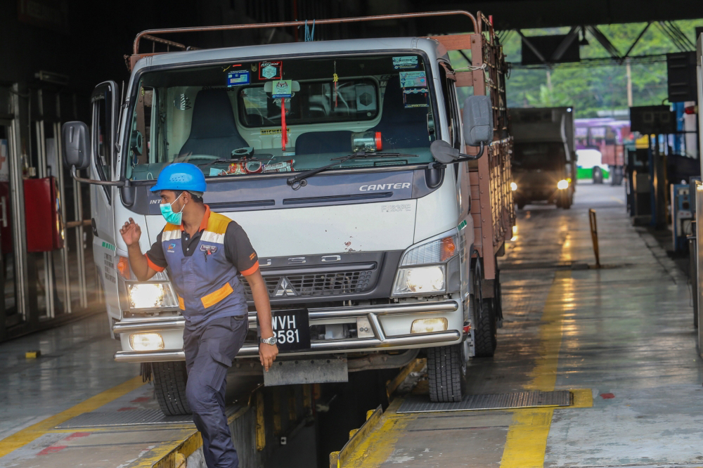 MACC and JPJ arrest man in Puspakom bribery case involving heavy ... MACC and JPJ arrest man in Puspakom bribery case involving heavy ...