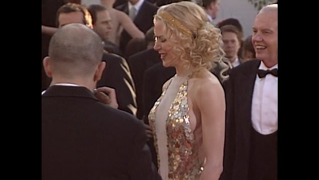 Nicole Kidman glows in gold at 2004 Golden Globes ceremony