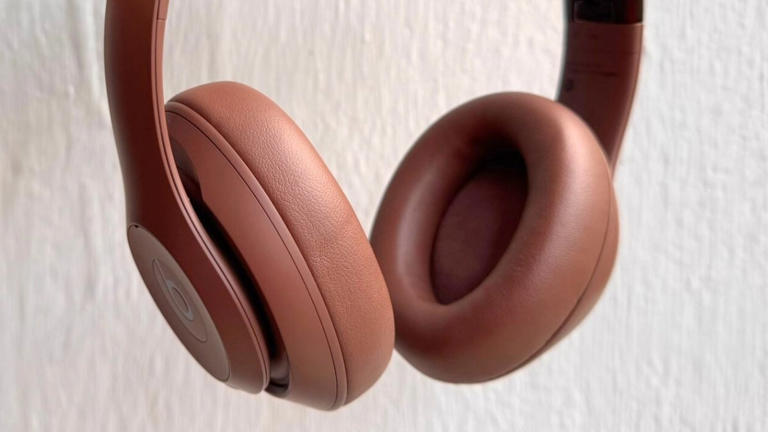 Beats Studio Pro x Kim Review: Fashionable design, functional sound