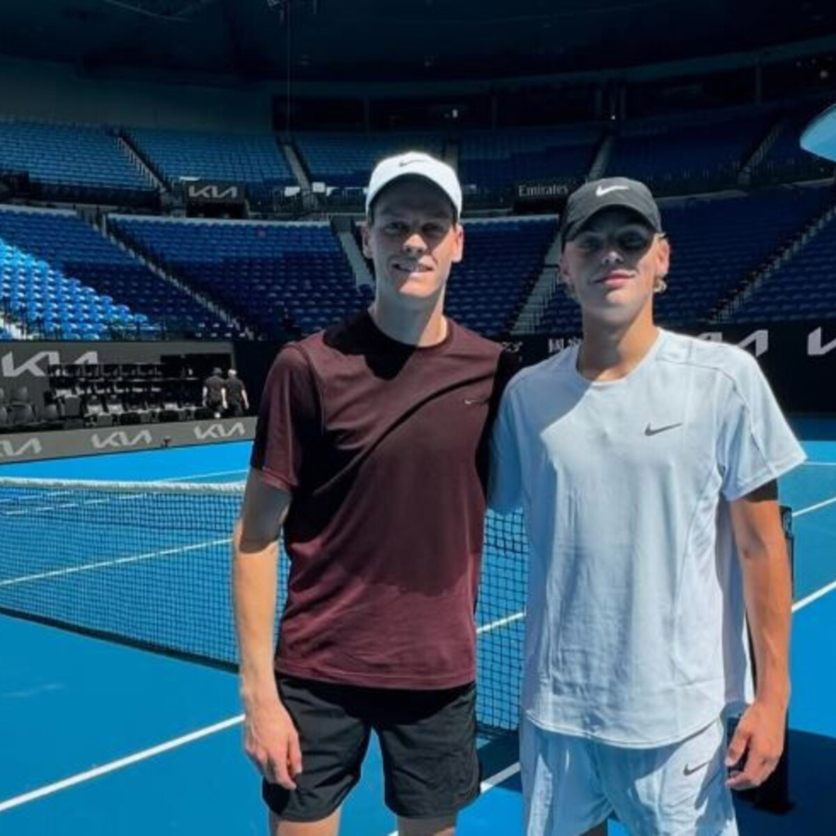 Sinner si scalda per gli Australian Open: primo allenamento a Melbourne ... Sinner si scalda per gli Australian Open: primo allenamento a Melbourne ...