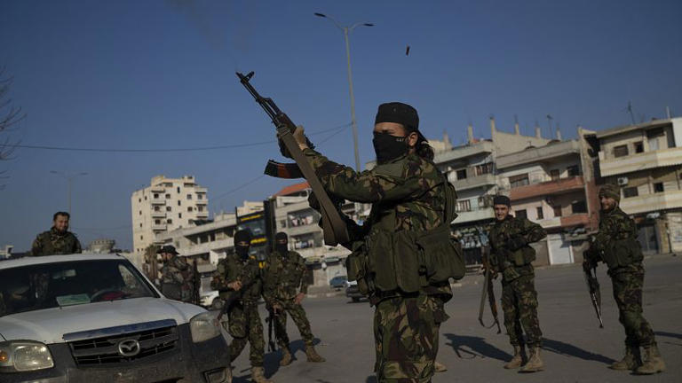 Syrie : à Homs, la nouvelle armée traque les partisans d'al-Assad