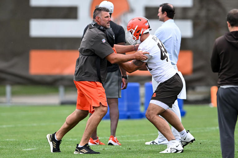 Mike Vrabel has first head coaching interview since Browns departure