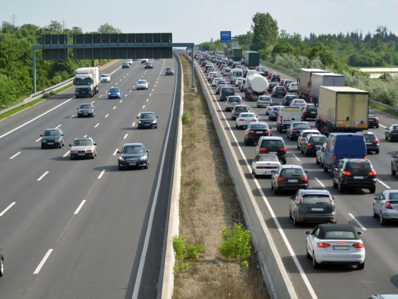 Verkehr: Mann rast mit 120 km/h durch 50er-Zone in Berlin Verkehr: Mann rast mit 120 km/h durch 50er-Zone in Berlin