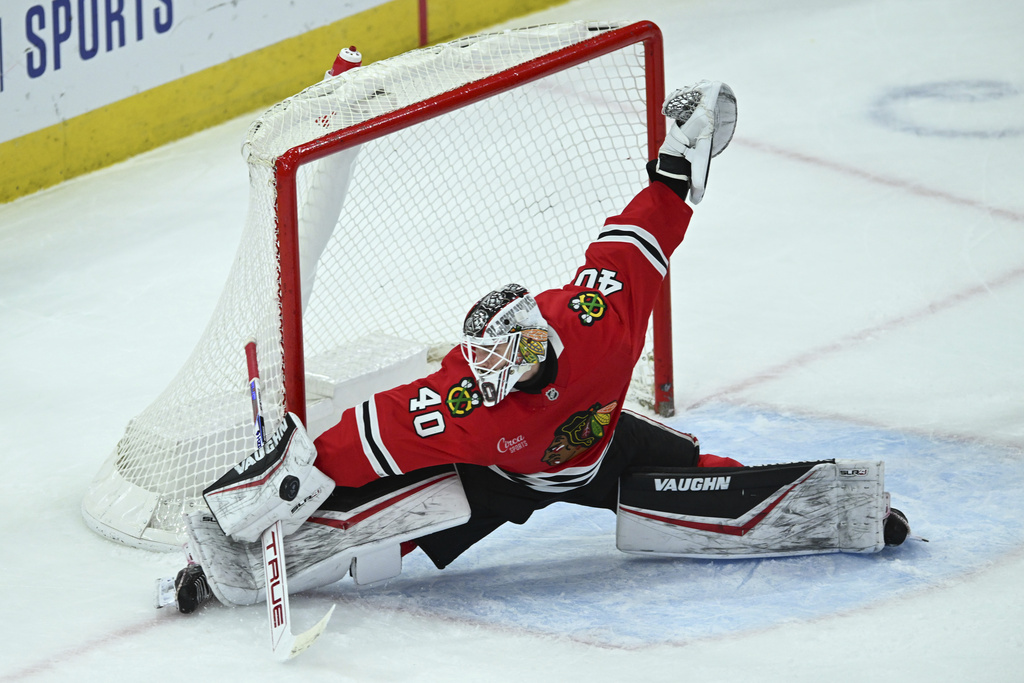 Soderblom stops 38 shots as Blackhawks end 5-game skid with 4-2 win ...
