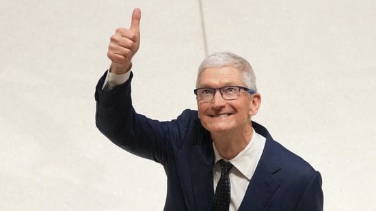 Apple CEO Tim Cook to donate $1 million to Donald Trump's inauguration ...