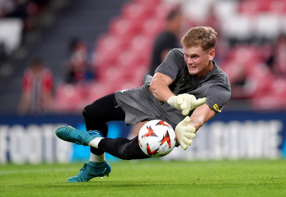 Antonin Kinsky: Tottenham confirm first January signing as goalkeeper ...