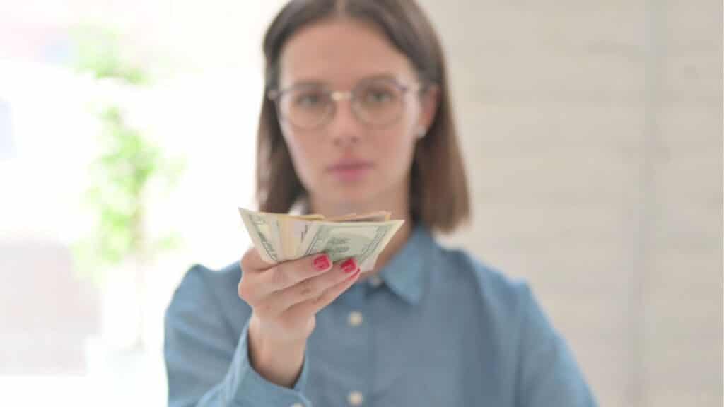 8 Times it’s Probably a Good Idea To Still Use Cash