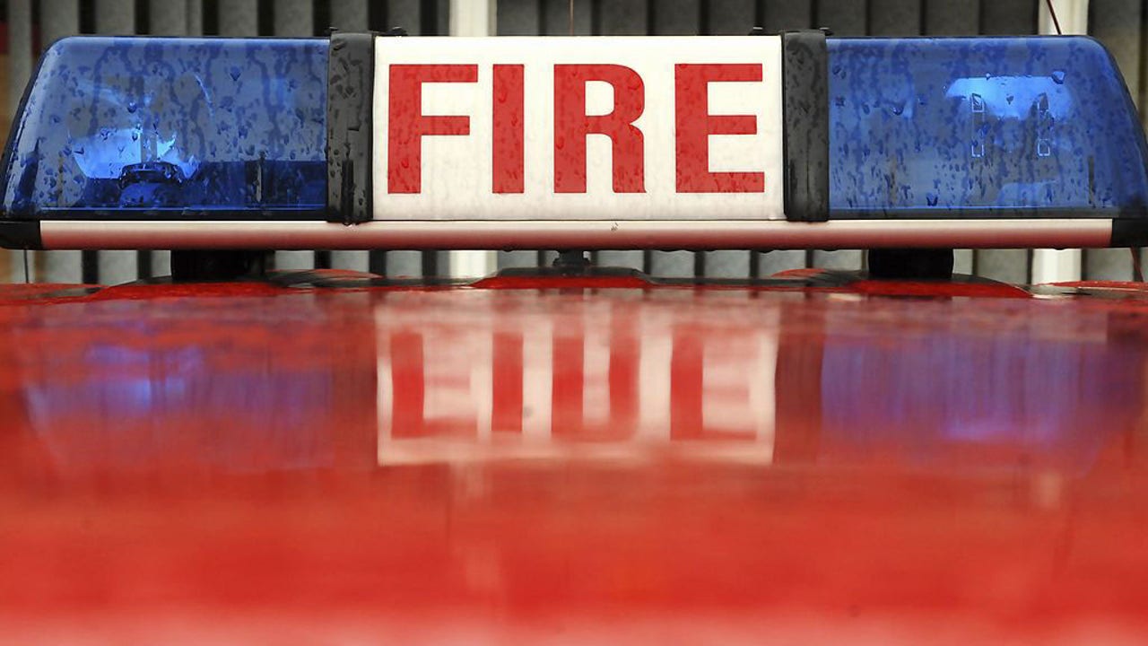 2-alarm fire burns homes in Brentwood