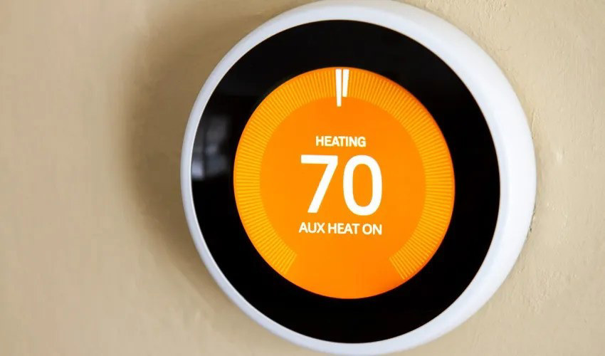 Should you set your thermostat to ’emergency heat’ when weather is very ... Should you set your thermostat to ’emergency heat’ when weather is very ...