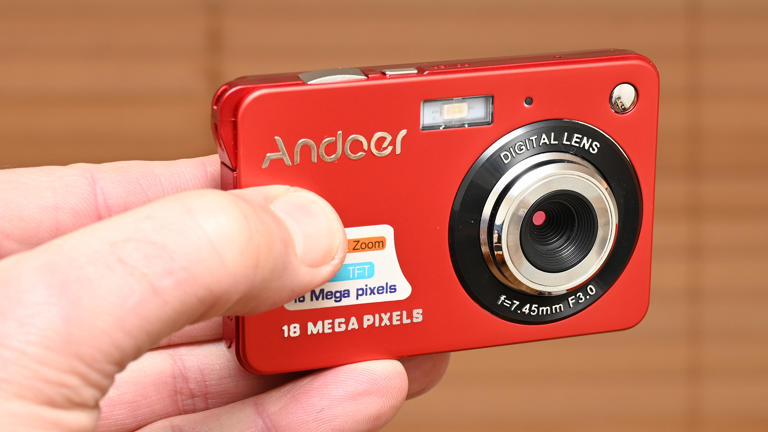 Andoer Digital Camera 18MP review: definitely cheap, but is it cheerful?