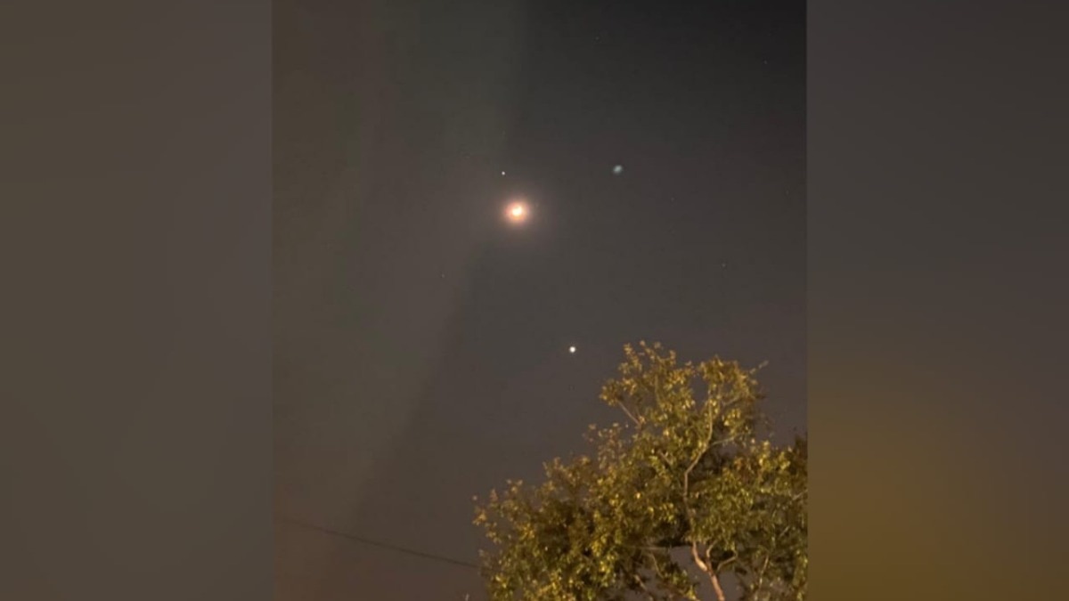 Moon flanked by Venus and Saturn in stunning alignment over India