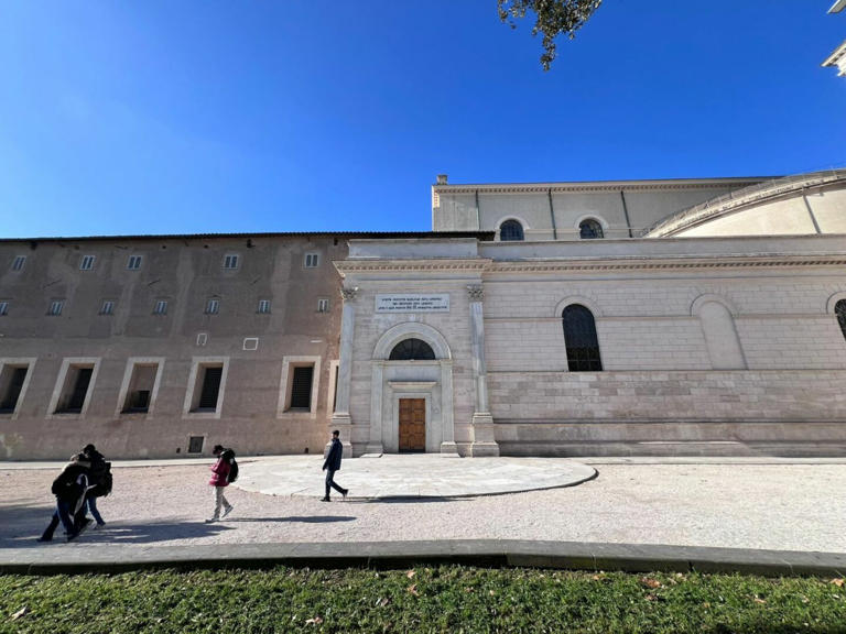 San Paolo fuori le Mura a Roma, piazza aperta per la Porta Santa