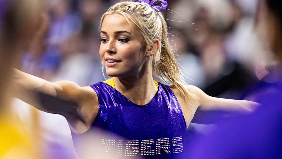 Livvy Dunne has epic LSU pregame leotard dance off with Lady Tigers ...