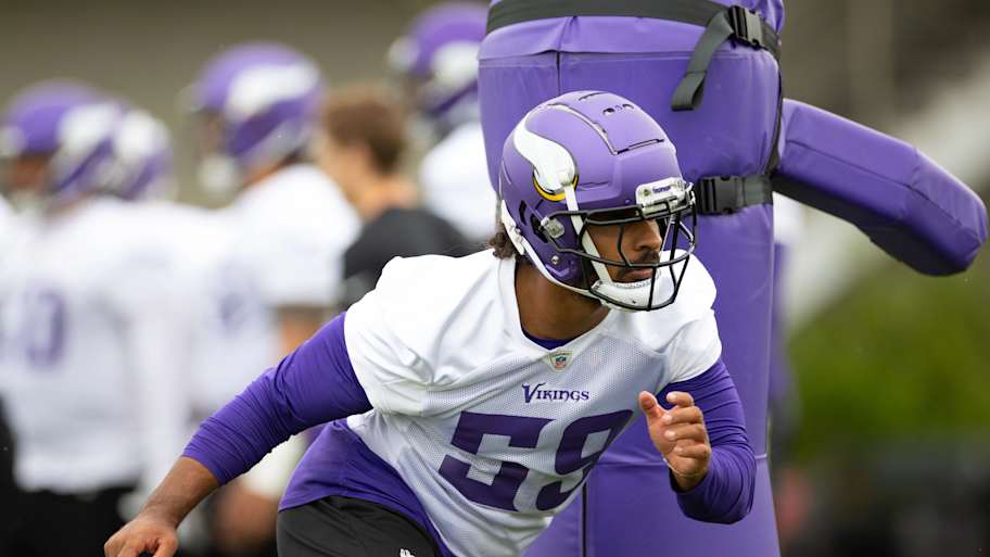 Vikings elevate Gabe Murphy, Calvin Munson, but don't move on Daniel Jones