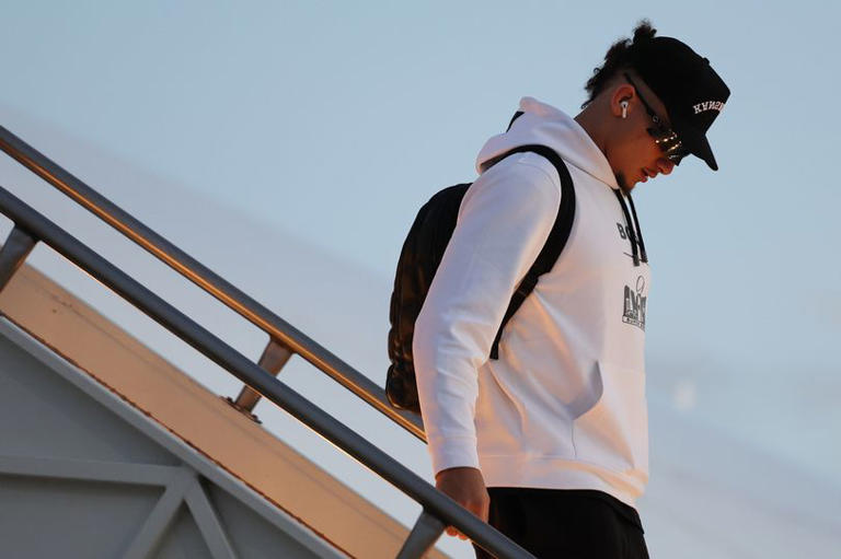 Chiefs 'stranded' at Kansas City airport less than 24 hours before ... Chiefs 'stranded' at Kansas City airport less than 24 hours before ...