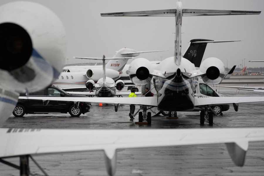 Kansas City Chiefs stranded on runway after KCI shuts down airfield Kansas City Chiefs stranded on runway after KCI shuts down airfield