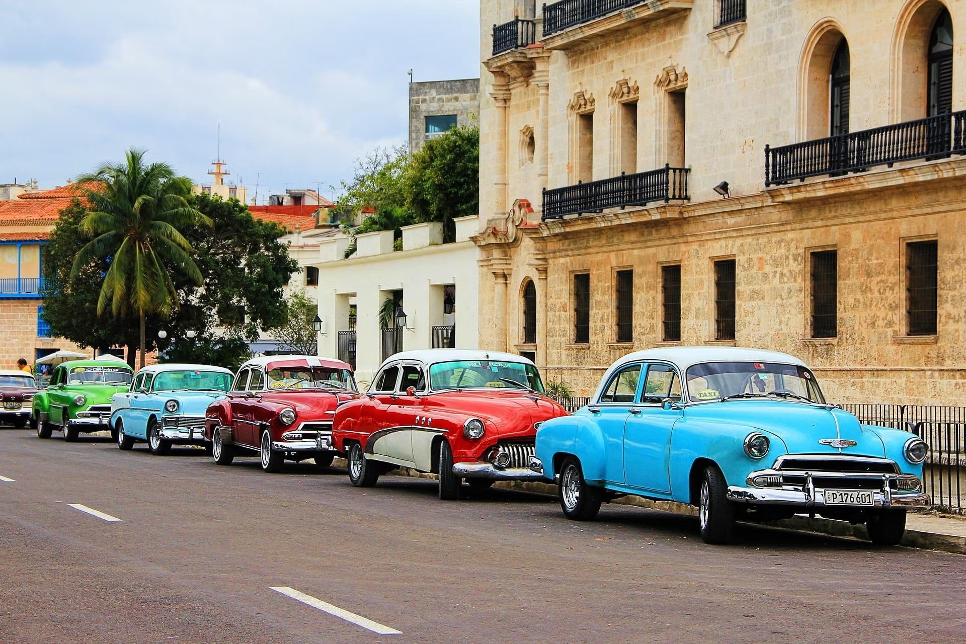 Cuba abbatte le tasse sulle auto, ma per comprarne una nuova servono ...