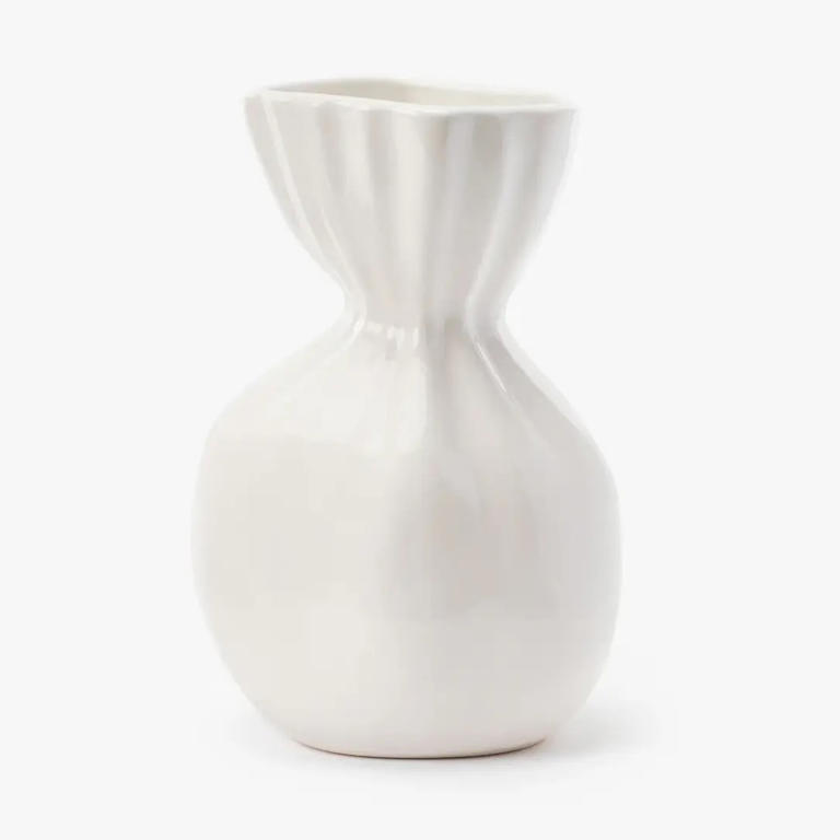 Thought white kitchens were clinical? Think again – Taylor Lautner's ...