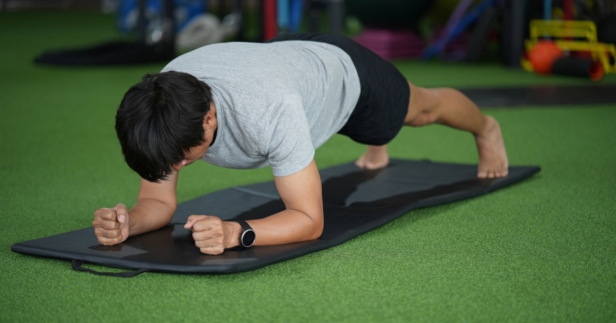 How Long Should You Be Able to Hold a Plank – Based on Your Age and ...