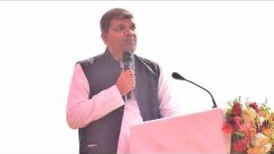 In the eye of the storm, Ashish Patel calls on Yogi, seeks CBI probe ...