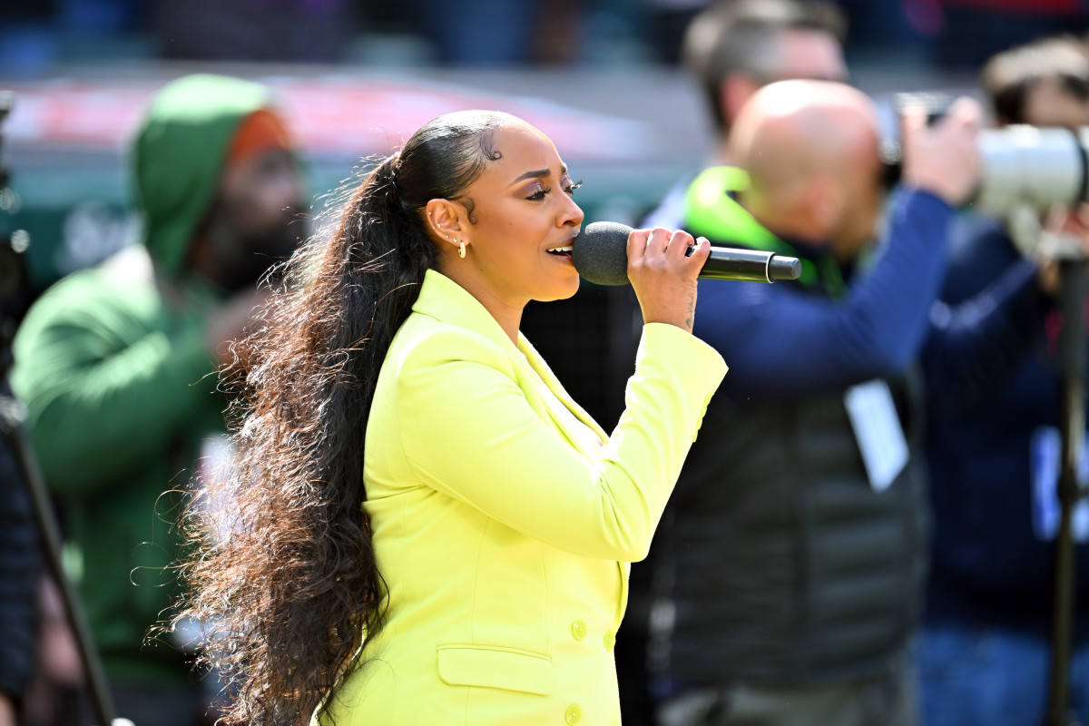 National Anthem Singer Norelle Simpson Turns Heads During Bengals ...