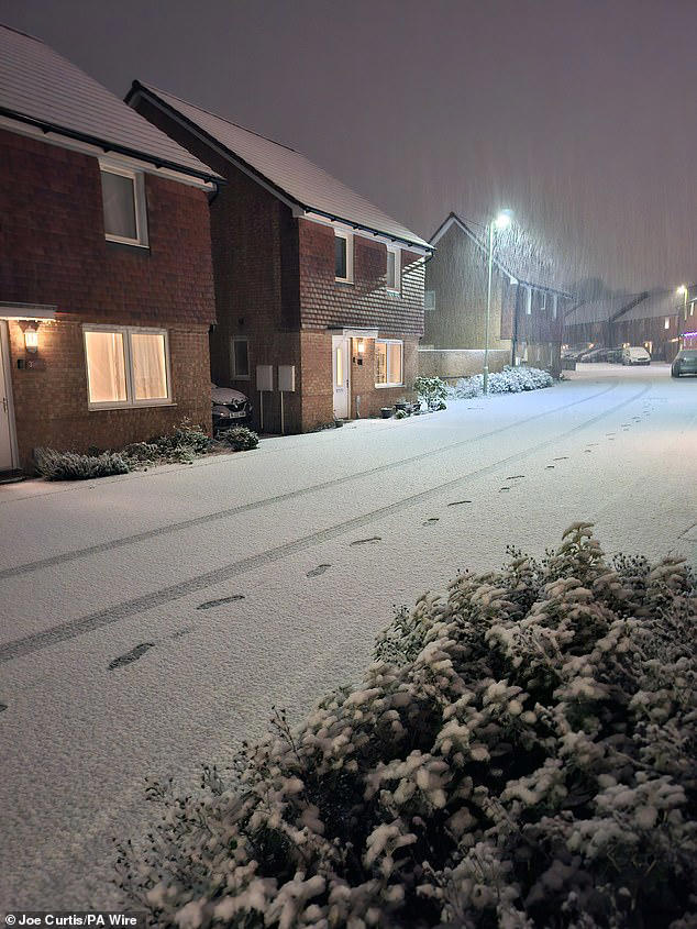 Six inches of snow in England as Arctic blast causes travel chaos