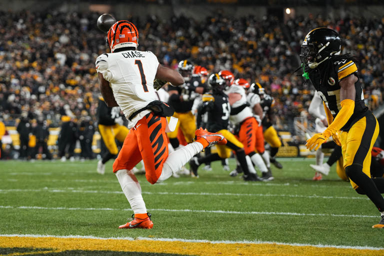 Ja'Marr Chase wins receiving triple crown, Bengals' first