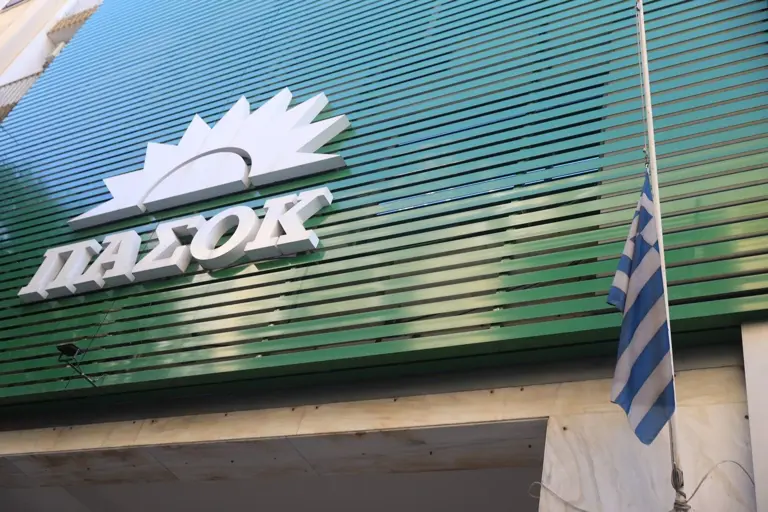 ΠΑΣΟΚ για Τριαντόπουλο: Πρέπει να παραπεφθεί με βάση το Σύνταγμα και ...