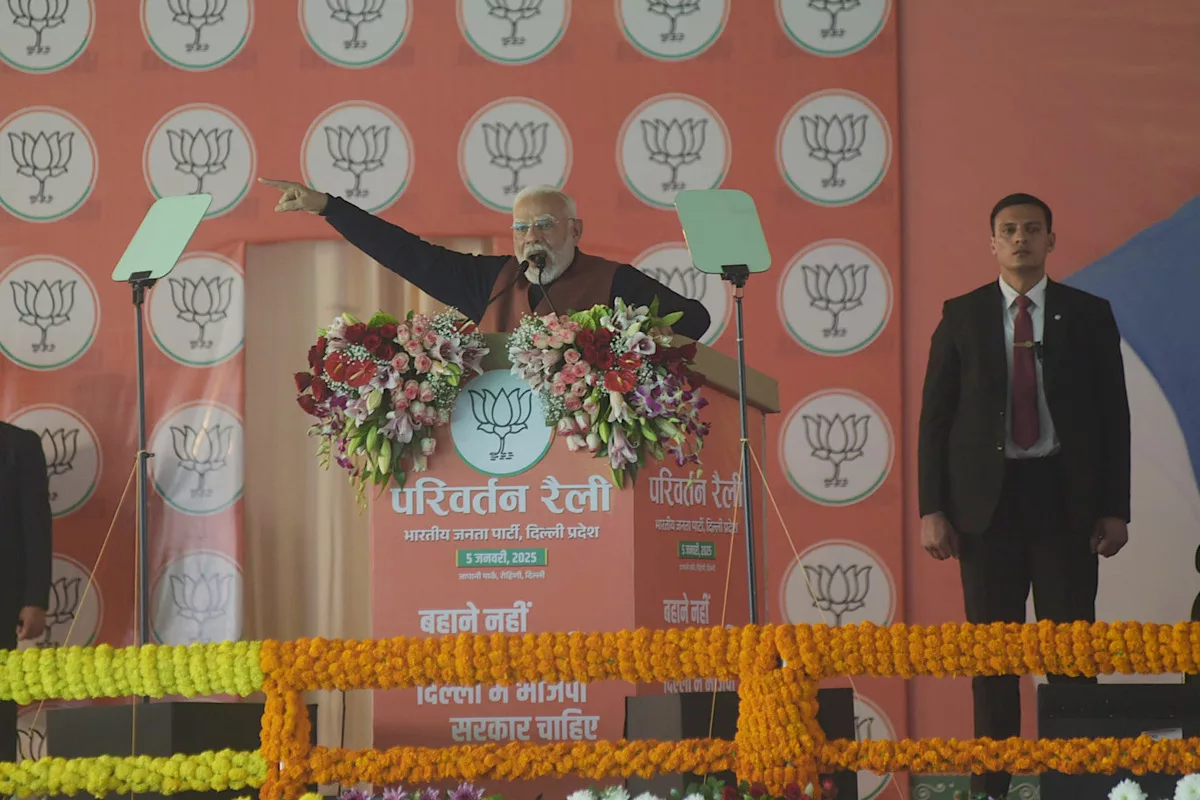 PM Modi launches all-out attack on AAP, says 'broom' is falling apart ...