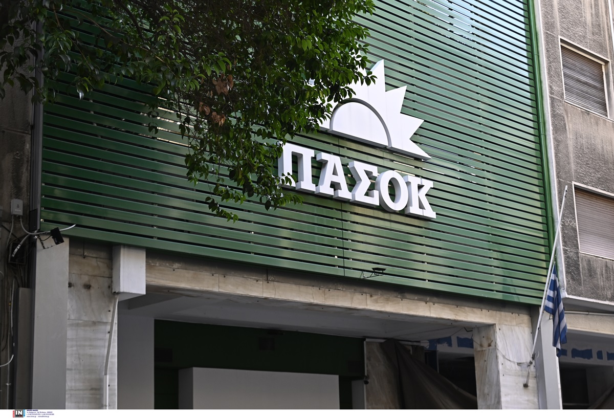 Το ΠΑΣΟΚ ειρωνεύεται την κυβέρνηση για τη «Σορβόνη με ένα ν»