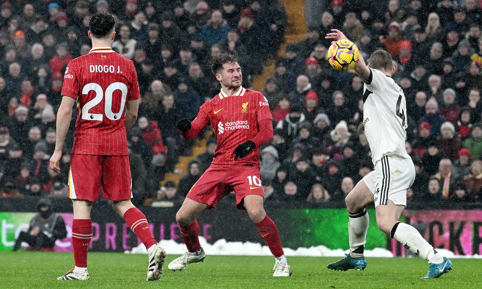 Gary Neville and Jamie Carragher question Matthijs de Ligt after the ...