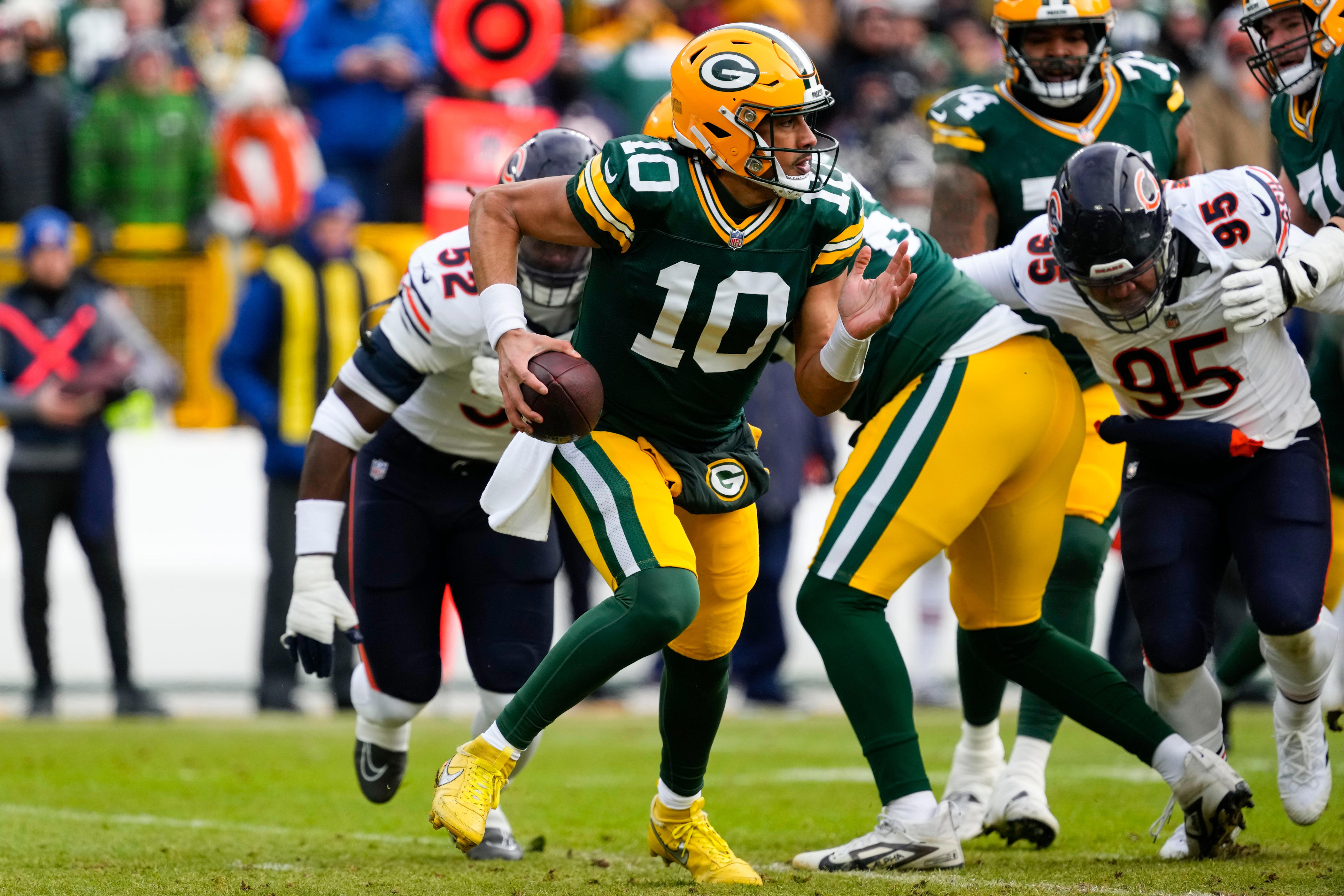 Jordan Love injury update: Packers quarterback leaves game vs. Bears ...