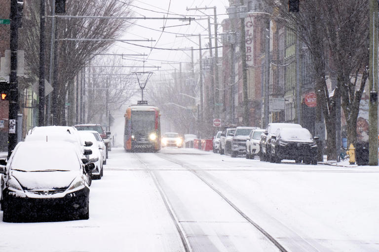 How much snow will we see tonight in Cincinnati? Hour-by-hour forecast
