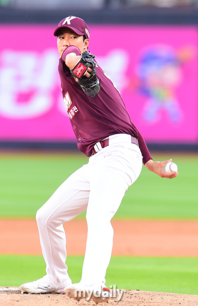 “안우진 KBO 최고투수, 허투루 하는 게 하나도 없어…아파도 155km” 영웅들 츤데레 포수 극찬, 건강한 복귀 기원[MD가오슝]